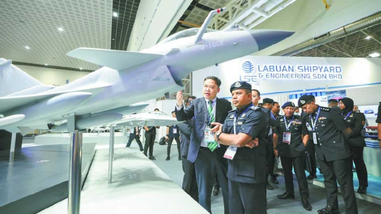 China's J-10CE Fighter Jet Getting Lots of Attention at Malaysia ...